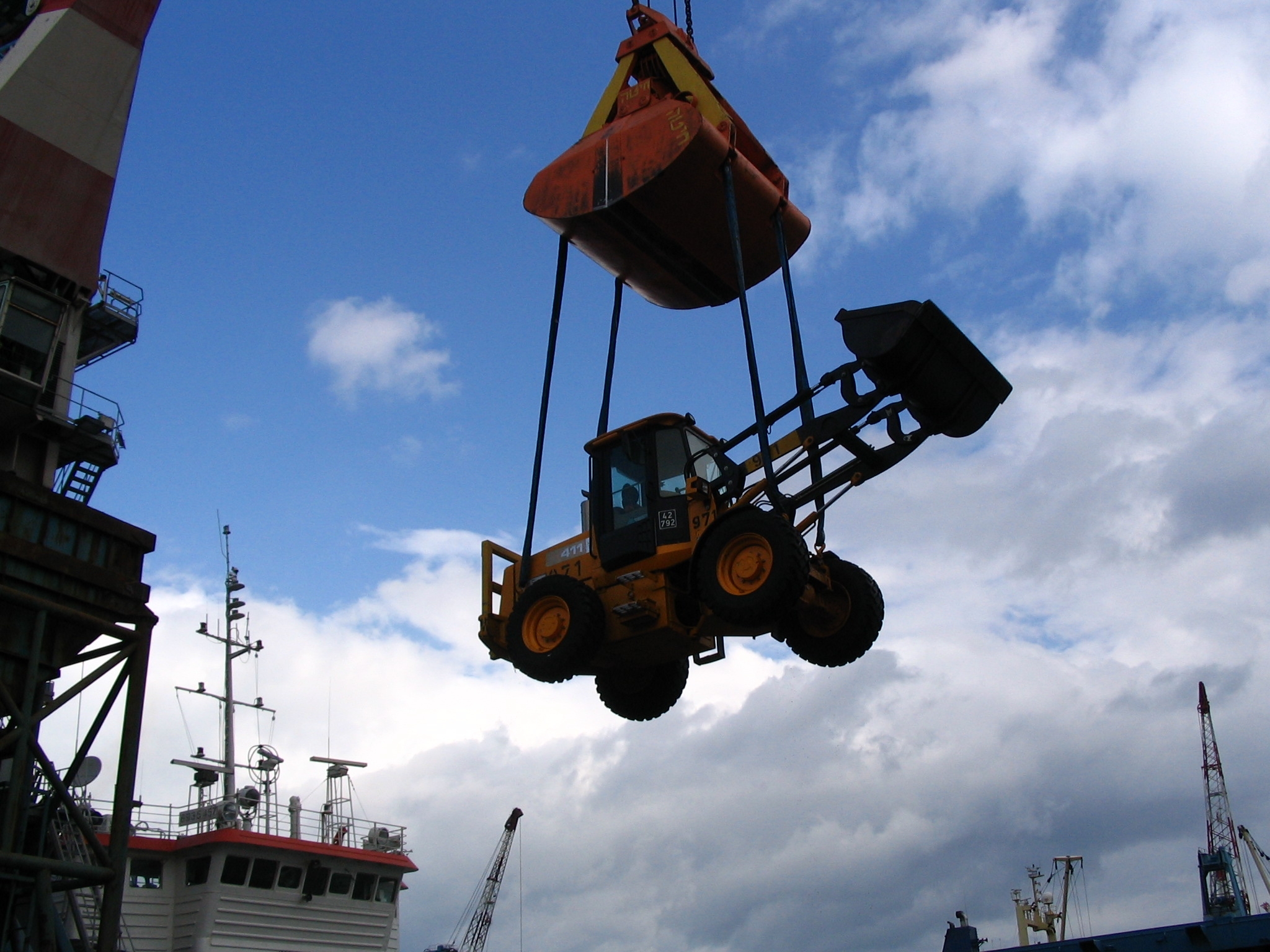 ייבוא ושיווק חומרי גלם - ADM Israel - א.ד.מ. מרכזי תעשיות